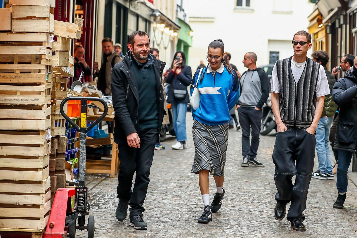 Bella Hadid & Boyfriend Marc Kalman Pick Up A Light Lunch in Paris ...