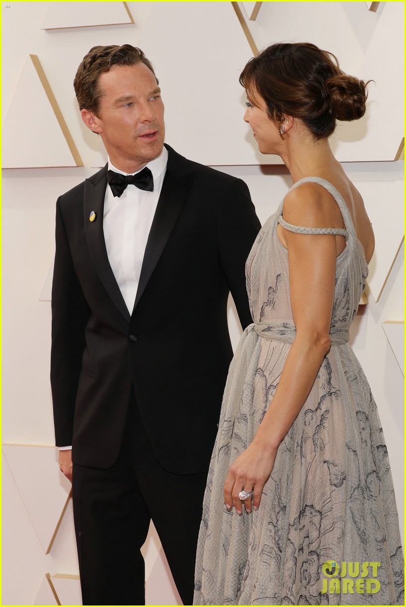 Nominee Benedict Cumberbatch Poses With Wife Sophie Hunter on Oscars ...