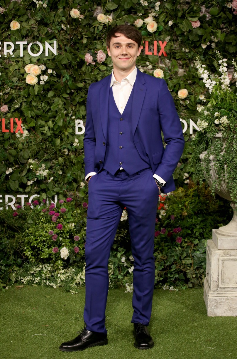 Jonathan Bailey, Simone Ashley & Charithra Chandran Have The Cutest ...