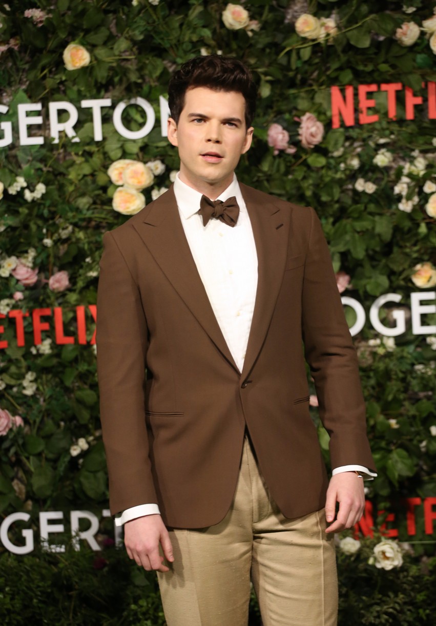 Jonathan Bailey, Simone Ashley & Charithra Chandran Have The Cutest ...