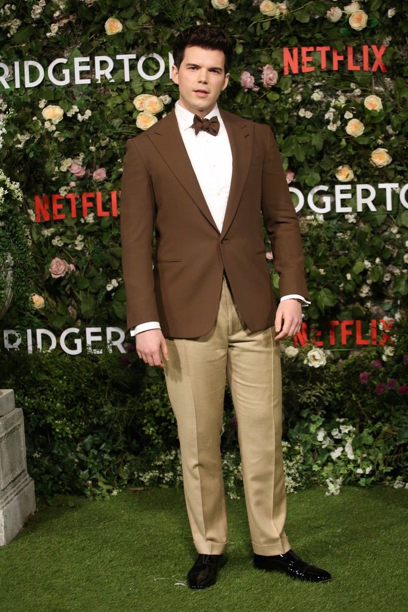 Jonathan Bailey, Simone Ashley & Charithra Chandran Have The Cutest ...