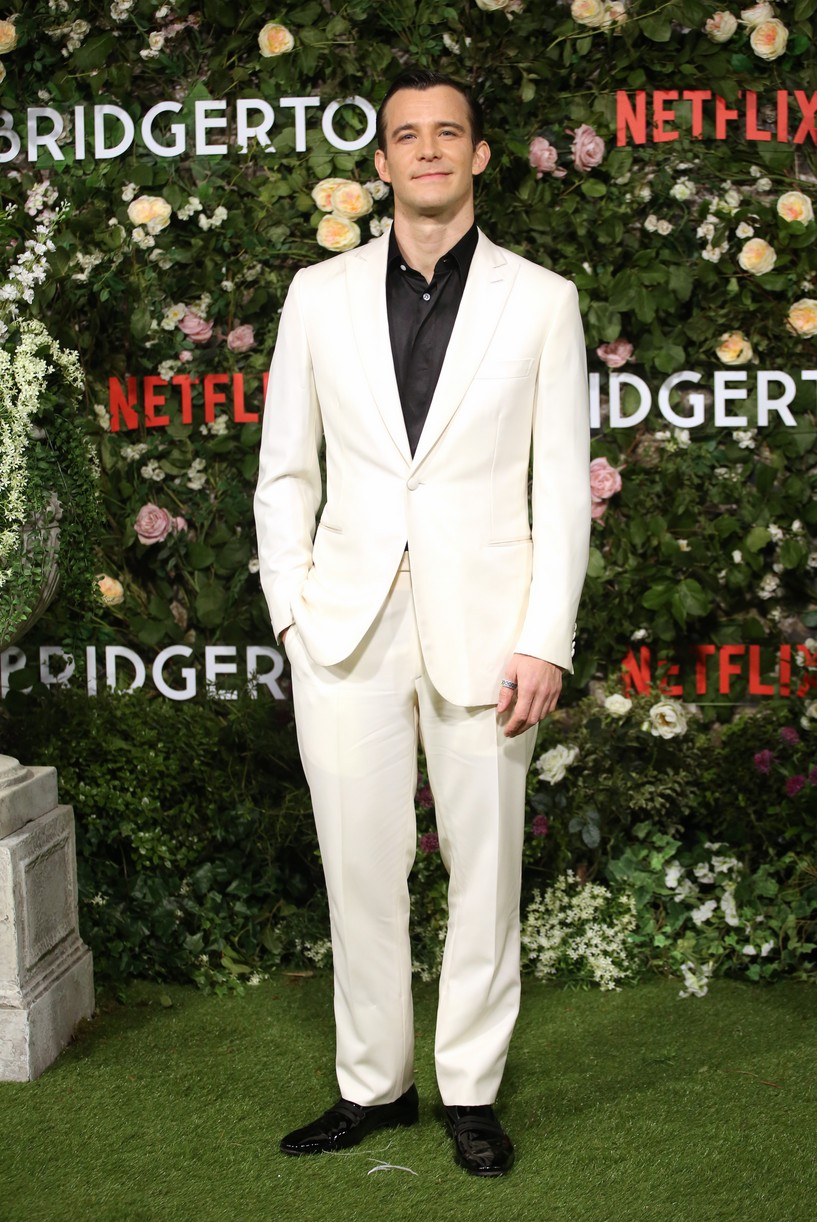 Jonathan Bailey, Simone Ashley & Charithra Chandran Have The Cutest ...