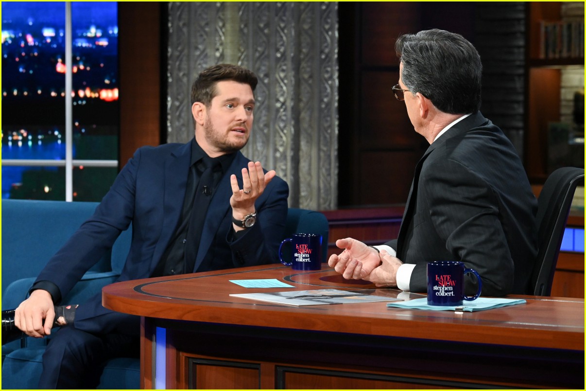 Michael Buble Forgets the Lyrics to Classic Canadian Song on 'The Late ...
