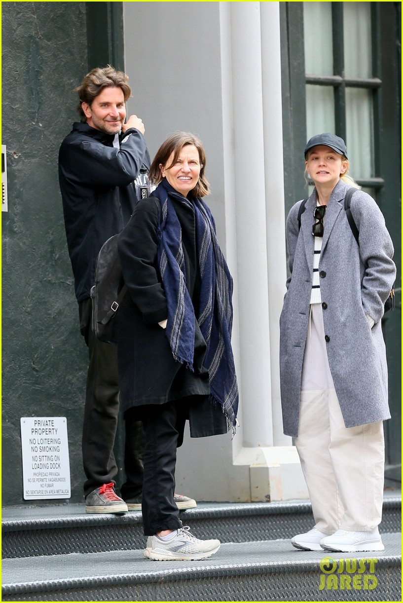 Bradley Cooper & Carey Mulligan Meet Up in NYC Ahead of 'Maestro ...