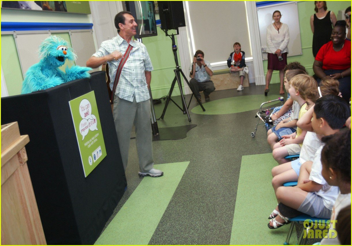 Photo: sesame streets emilio delgado dies at 81 07 | Photo 4720177 ...