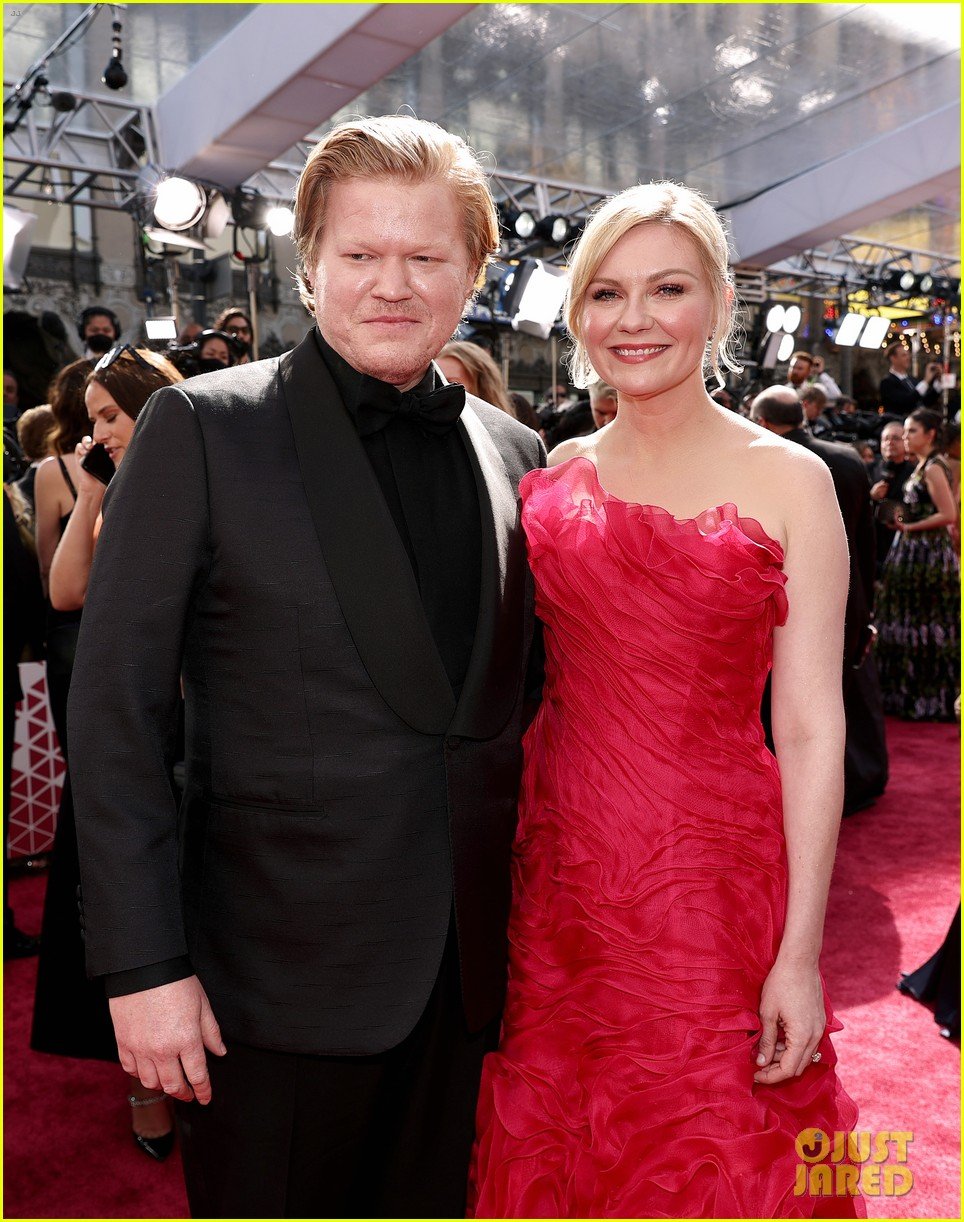 Are Jesse Plemons & Kirsten Dunst Married? He Called Her His 'Wife' at ...
