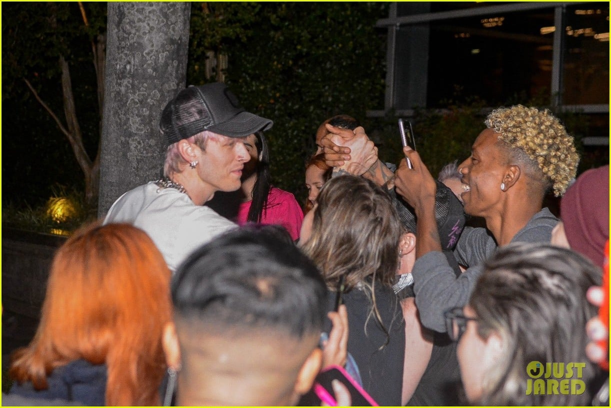 Megan Fox & Machine Gun Kelly Were Mobbed By Fans in Sao Paulo & These ...