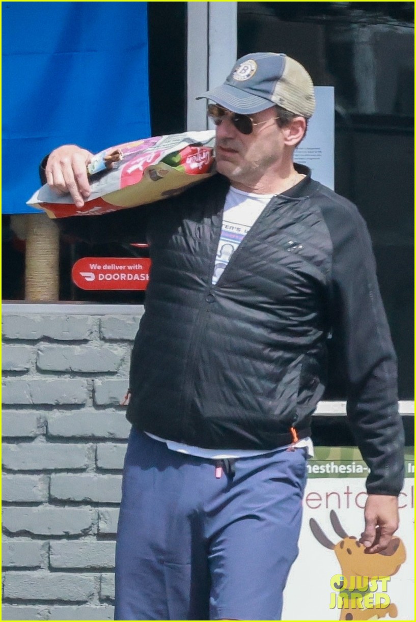 Jon Hamm Does Some Heavy Lifting While Shopping for Dog Food: Photo ...