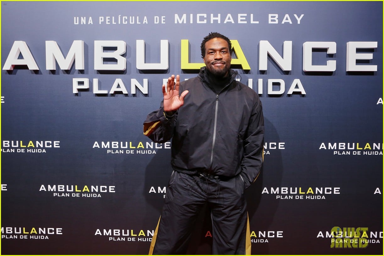 Jake Gyllenhaal & Yahya Abdul-Mateen II Buddy Up for Latest 'Ambulance ...