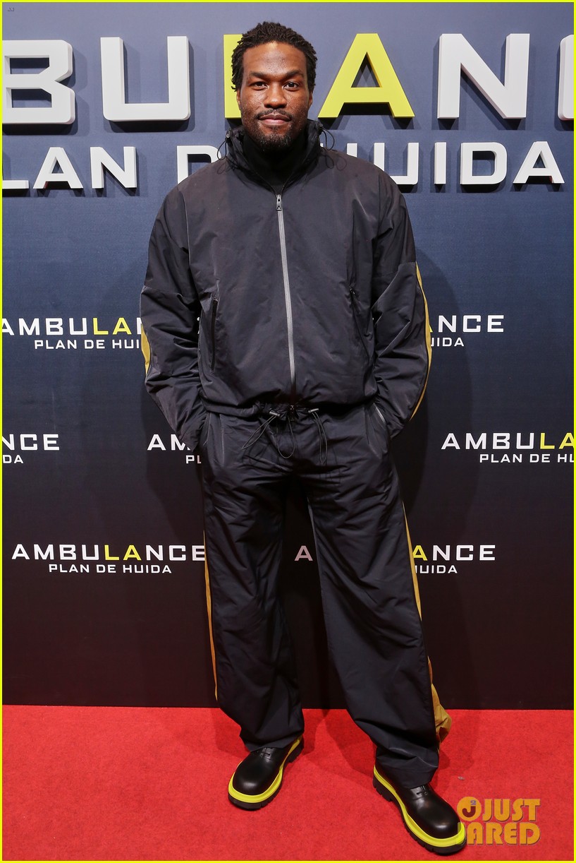 Jake Gyllenhaal & Yahya Abdul-Mateen II Buddy Up for Latest 'Ambulance ...