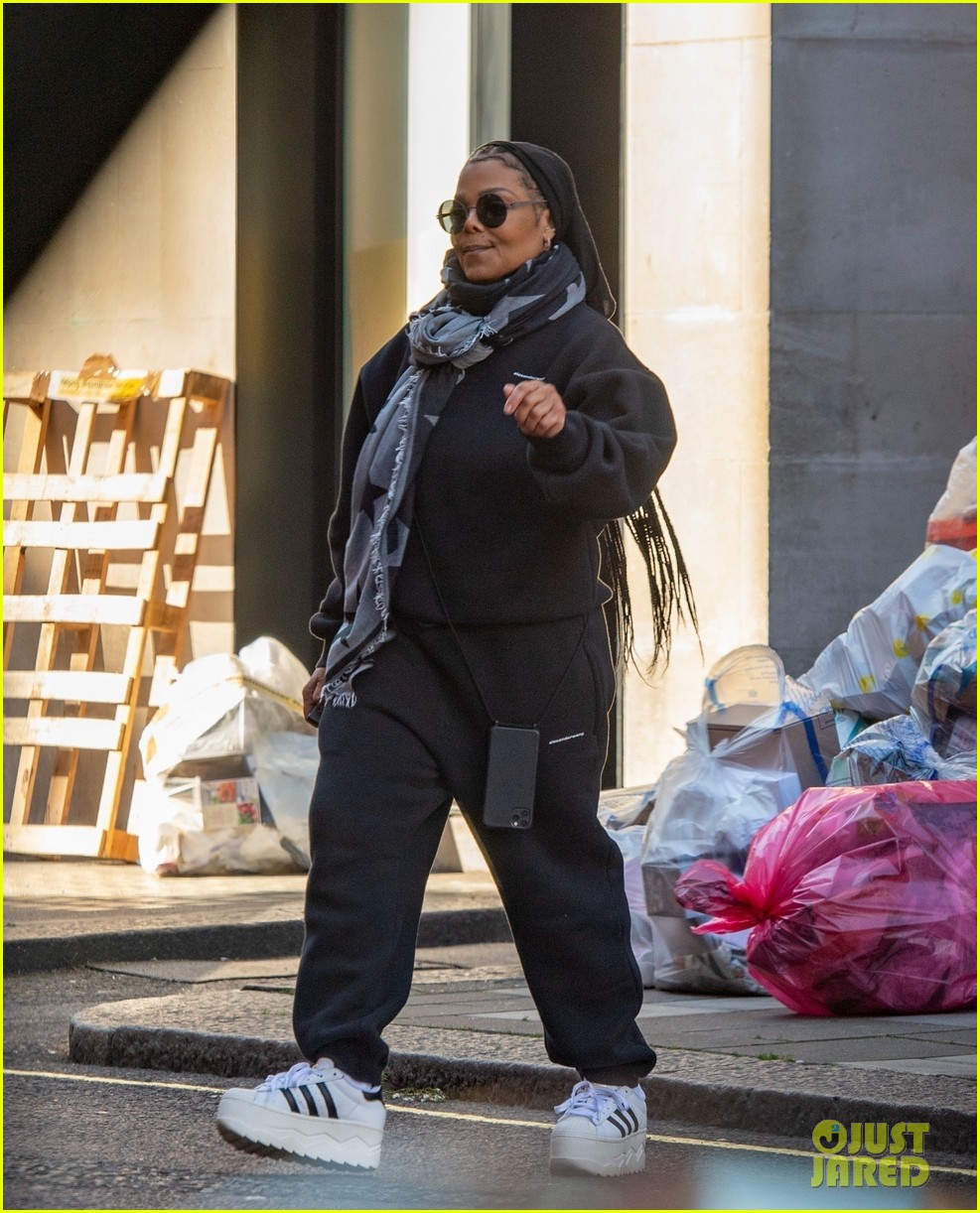 Janet Jackson Spotted Out for the First Time in Nearly a Year!: Photo ...