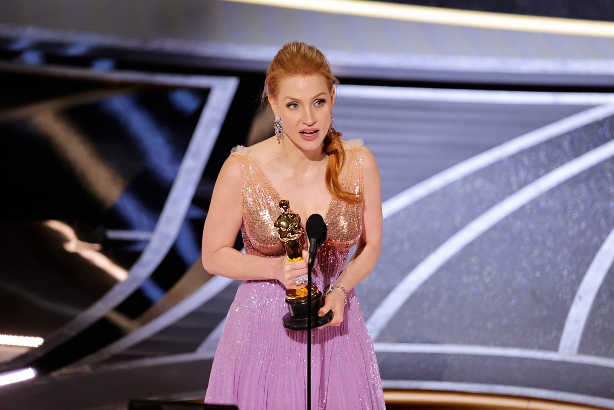 Jessica Chastain Pays Tribute to LGBTQ+ Community in Best Actress Oscar ...