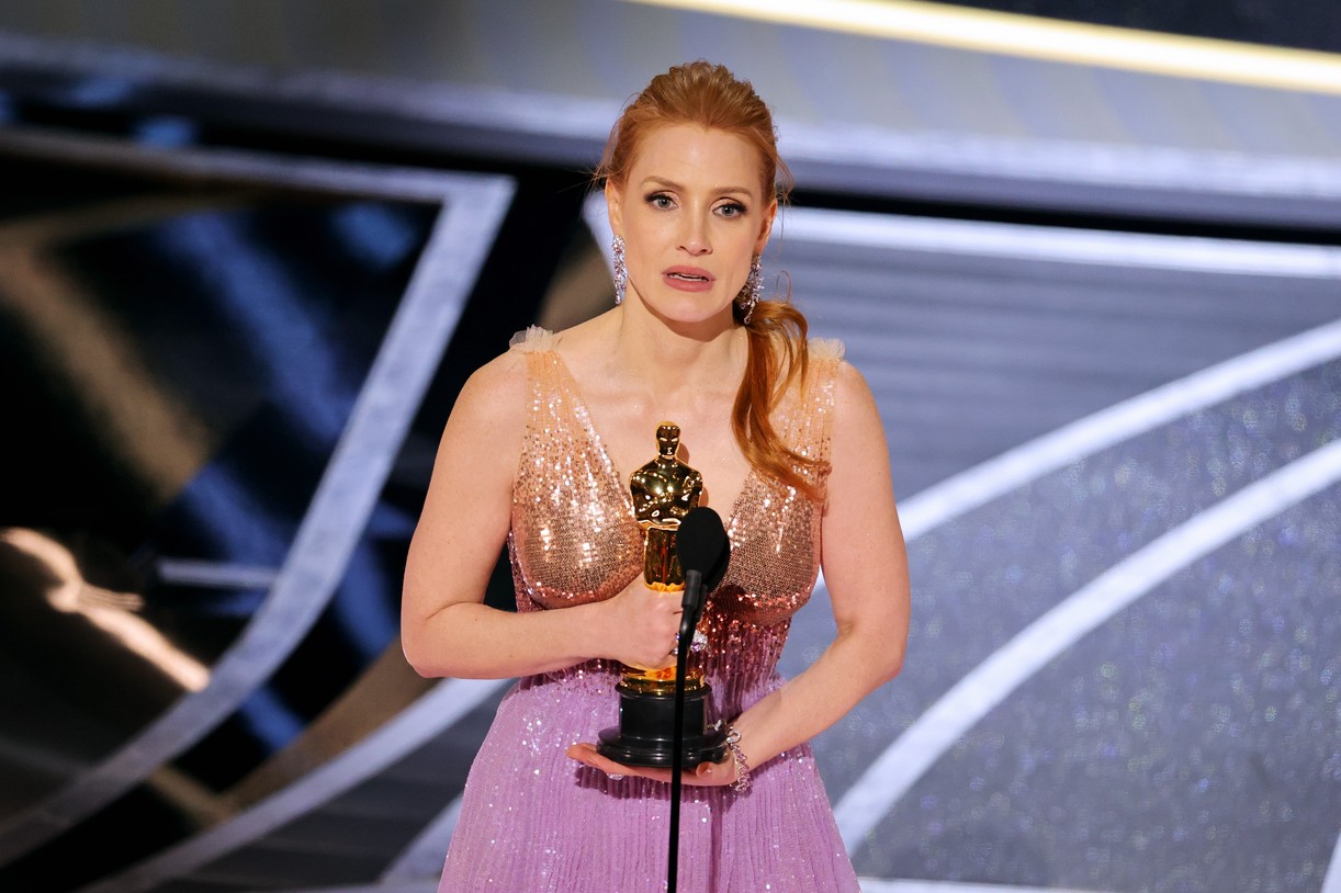 Jessica Chastain Pays Tribute to LGBTQ+ Community in Best Actress Oscar ...