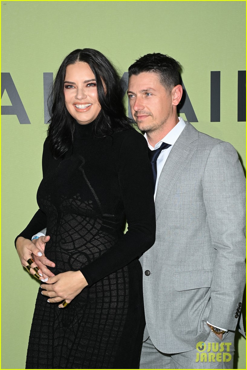 Adriana Lima Shows Off Her Baby Bump at Balmain Fashion Show with ...