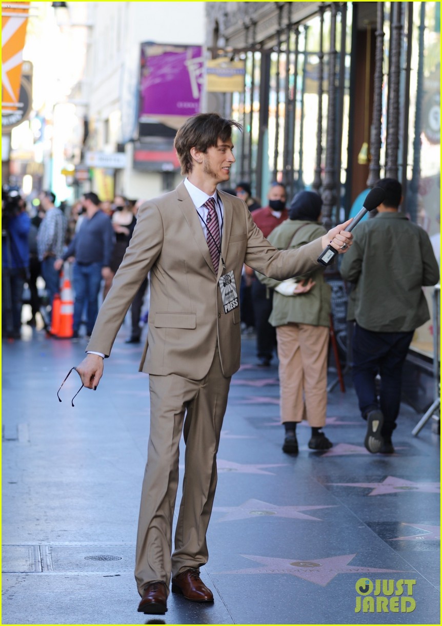 Machine Gun Kelly Looks Unrecognizable While Filming 'Jimmy Kimmel Live ...