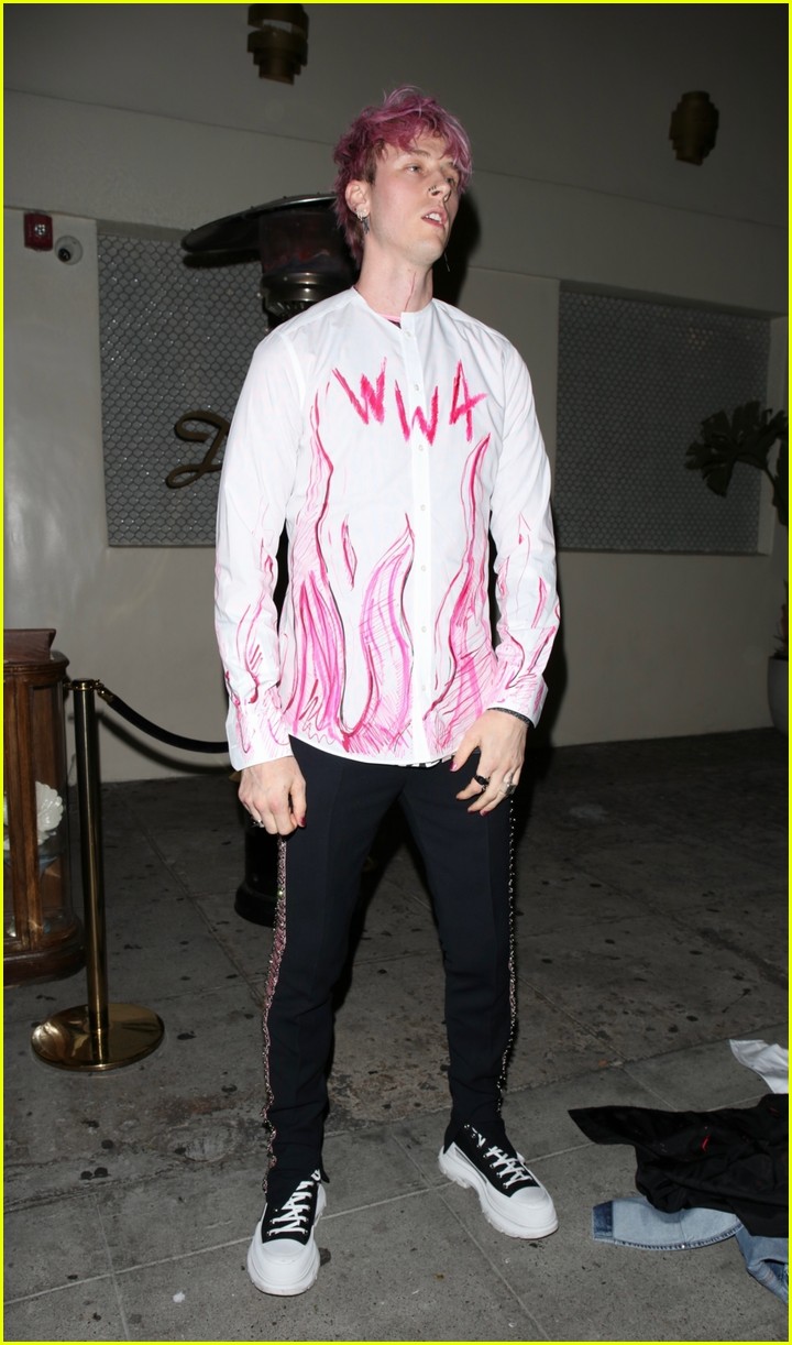 Machine Gun Kelly Reveals Song Titles for 'Mainstream Sellout' Album ...