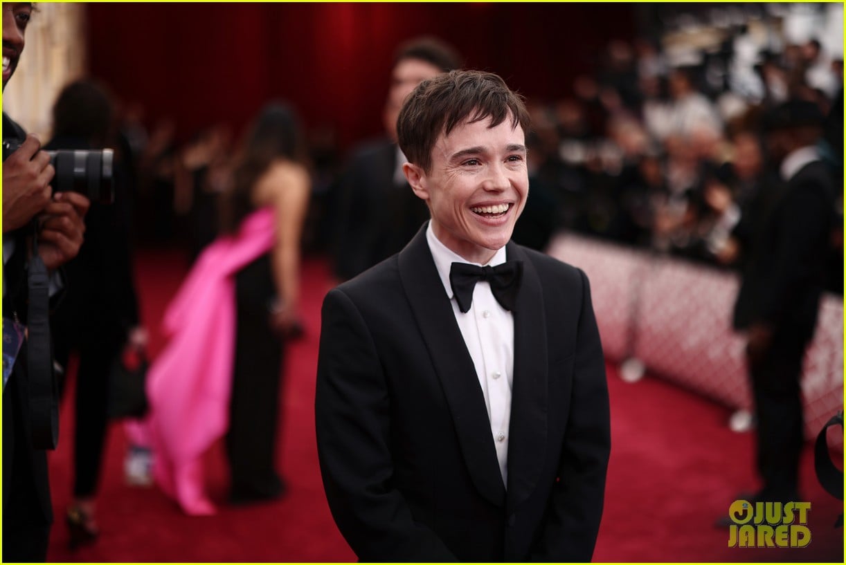 Elliot Page Looks Sharp in Gucci Tux at Oscars 2022: Photo 4734449 ...