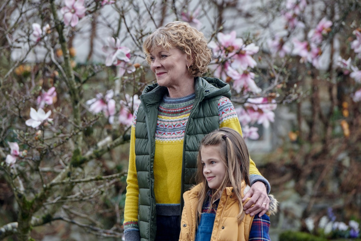 Hallmark's 'The Presence of Love' Cast: Julian Morris & Eloise Mumford ...