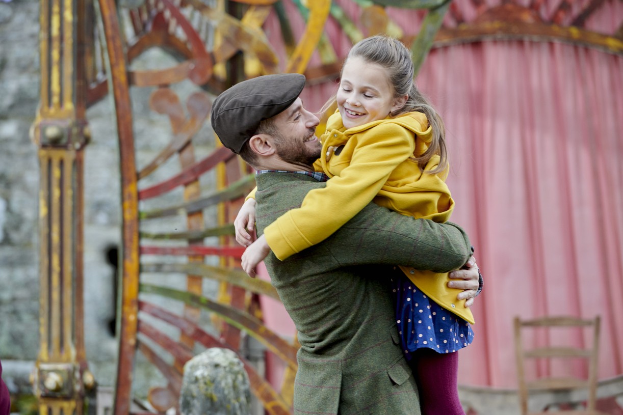 Hallmark's 'The Presence of Love' Cast: Julian Morris & Eloise Mumford ...