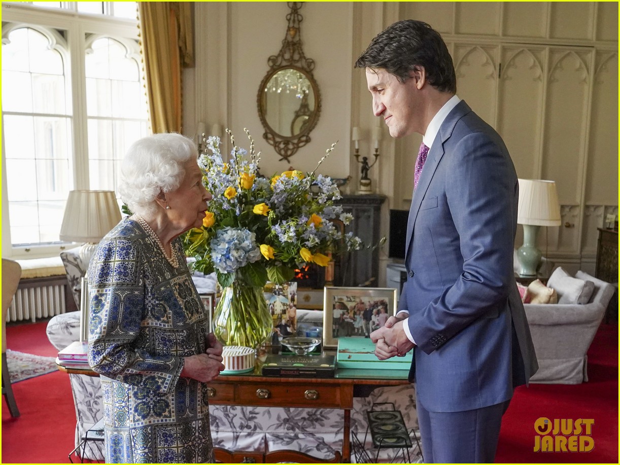 Queen Elizabeth Meets with Justin Trudeau in First In-Person Appearance ...
