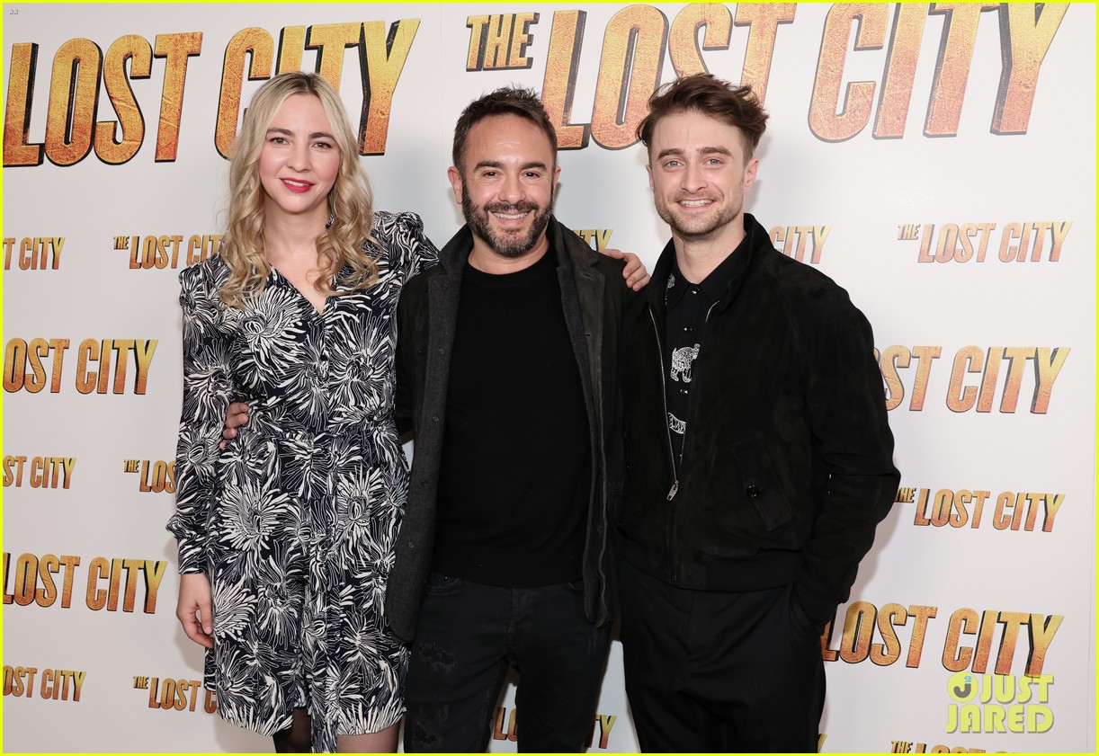 Daniel Radcliffe Makes Rare Red Carpet Appearance with Girlfriend Erin ...