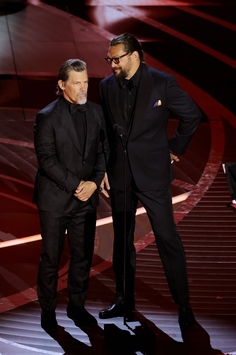Josh Brolin & Jason Momoa Get Patted Down by Regina Hall on Oscars 2022 ...