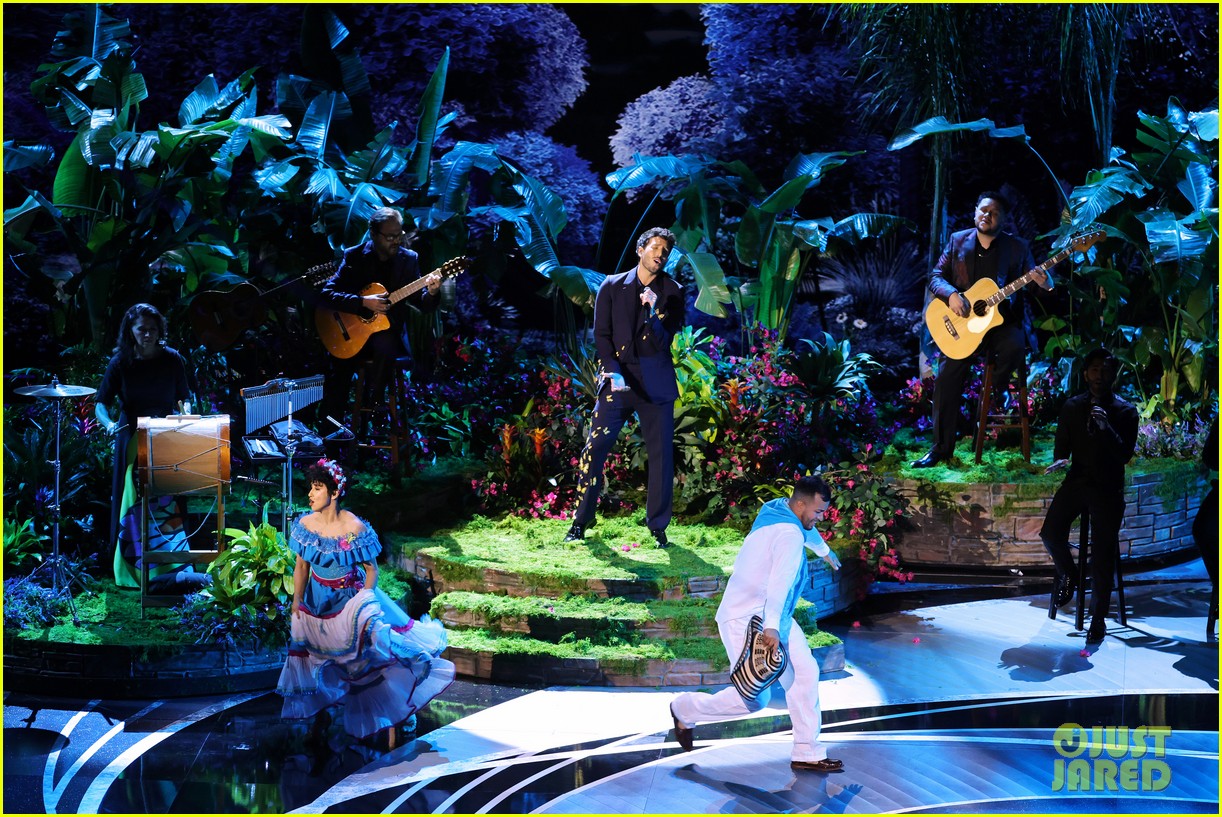 Sebastián Yatra Performs 'Dos Oruguitas' from 'Encanto' at the 2022 ...