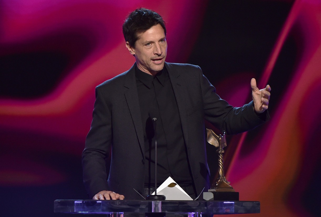 Simon Rex Wins Best Male Lead Actor at Spirit Awards 2022: 'I'm Just ...