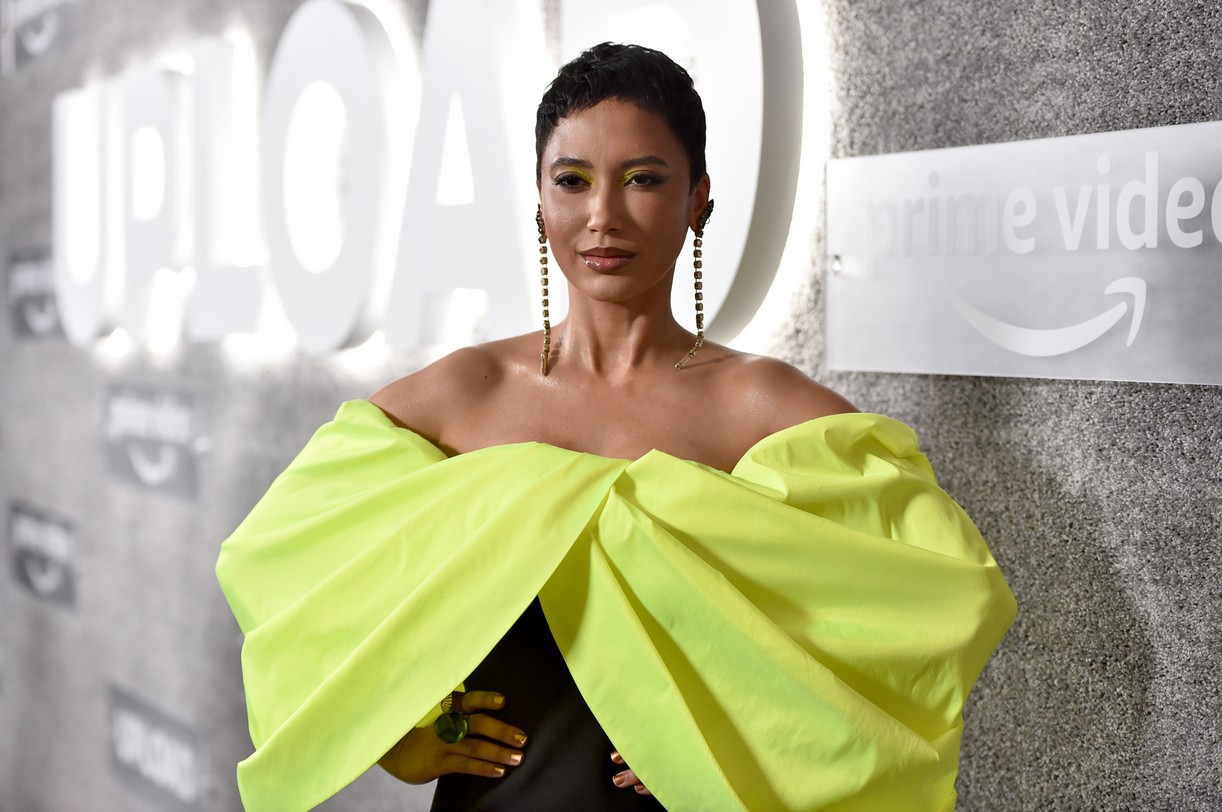 Robbie Amell & Andy Allo Join Their Whole Cast at 'Upload' Season Two ...