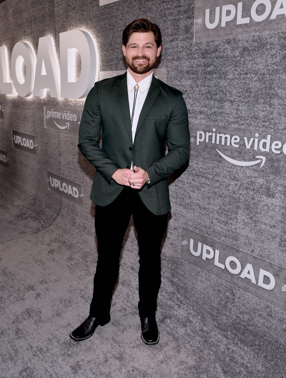 Robbie Amell & Andy Allo Join Their Whole Cast at 'Upload' Season Two ...