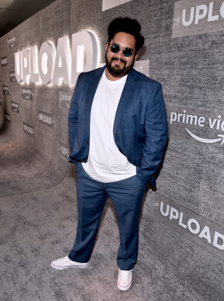 Robbie Amell & Andy Allo Join Their Whole Cast at 'Upload' Season Two ...