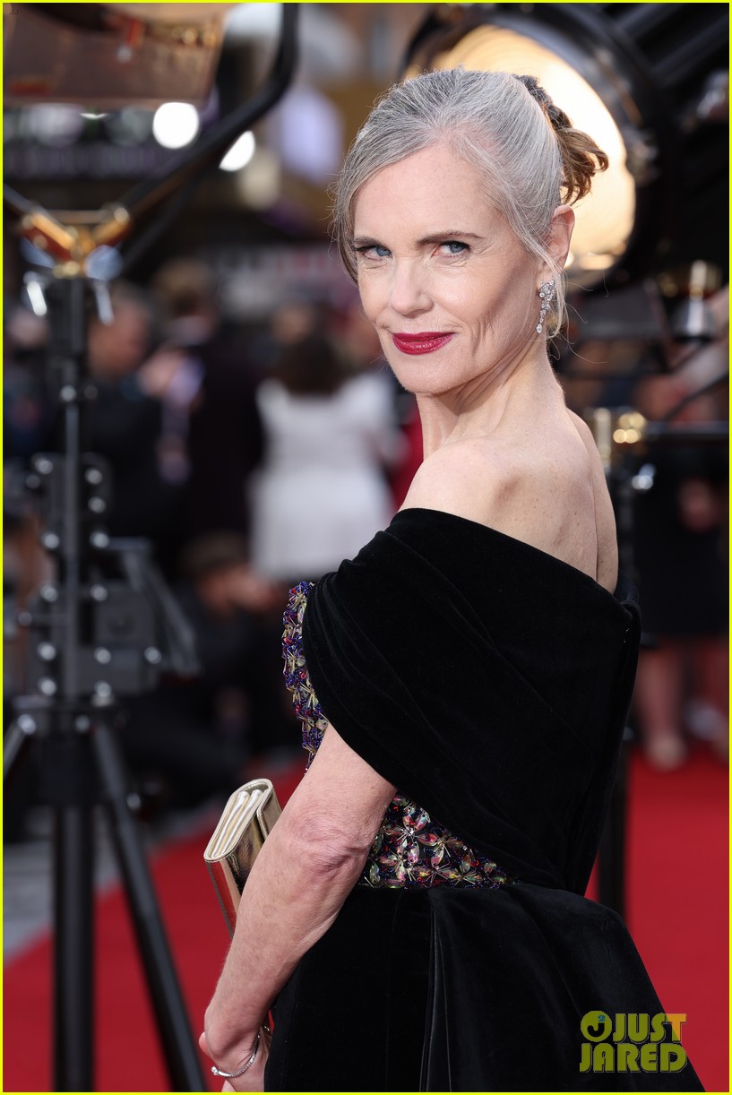 Michelle Dockery, Laura Carmichael & Elizabeth McGovern Glam Up For ...