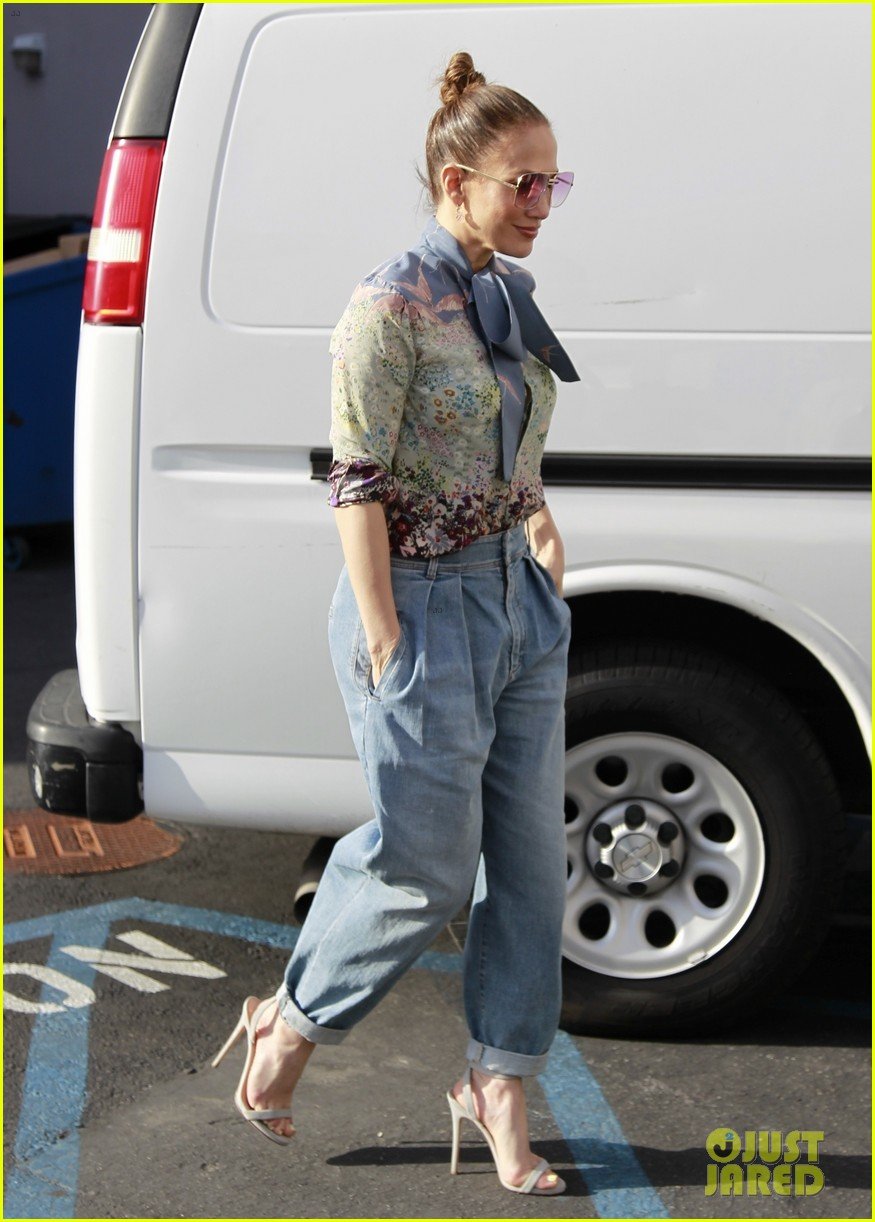 Jennifer Lopez Goes Shopping in Beverly Hills While Ben Affleck Spends ...