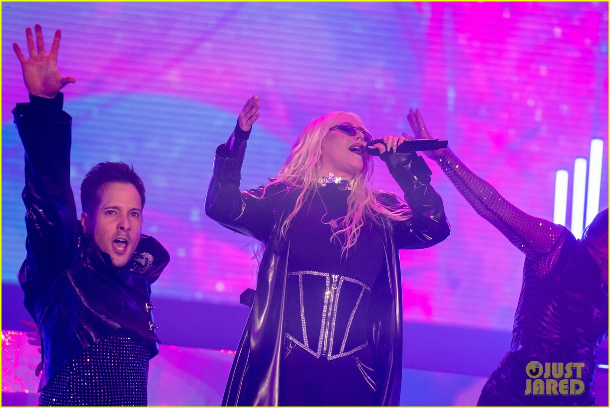 Christina Aguilera Performs Concert in Dubai for EXPO's Closing ...