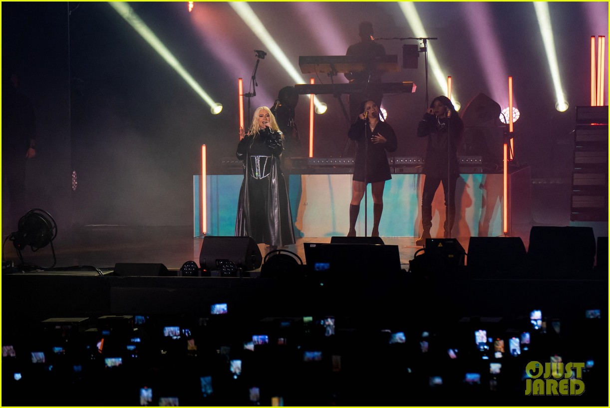 Christina Aguilera Performs Concert in Dubai for EXPO's Closing ...