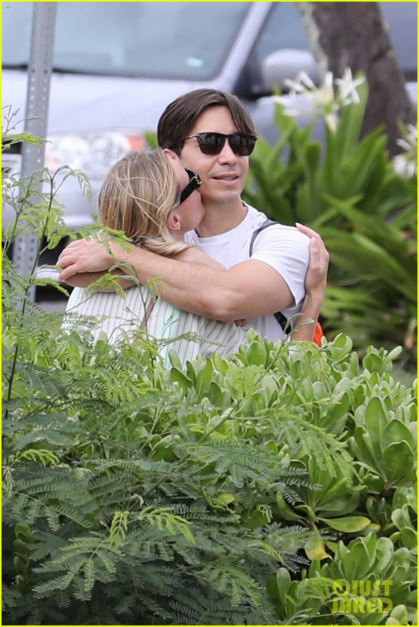 Kate Bosworth & Justin Long Flaunt Cute PDA in New Photos from Hawaii ...
