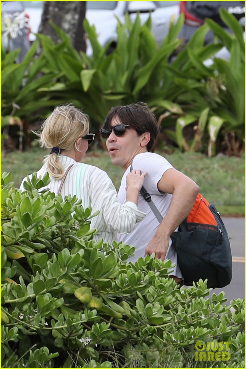 Kate Bosworth & Justin Long Flaunt Cute PDA in New Photos from Hawaii ...
