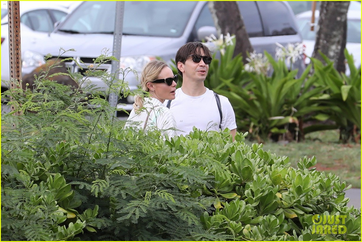 Kate Bosworth & Justin Long Flaunt Cute PDA in New Photos from Hawaii ...