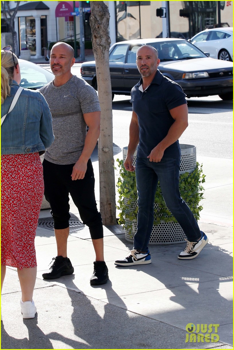 Chrishell Stause Helps Ex-Boyfriend Jason Oppenheim & Twin Brother ...