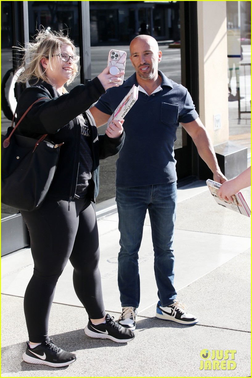 Chrishell Stause Helps Ex-Boyfriend Jason Oppenheim & Twin Brother ...