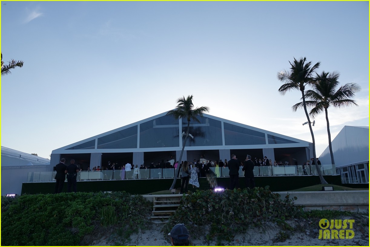 Eva Longoria, Gordon Ramsay, & More Stars Mingle at Brooklyn Beckham ...