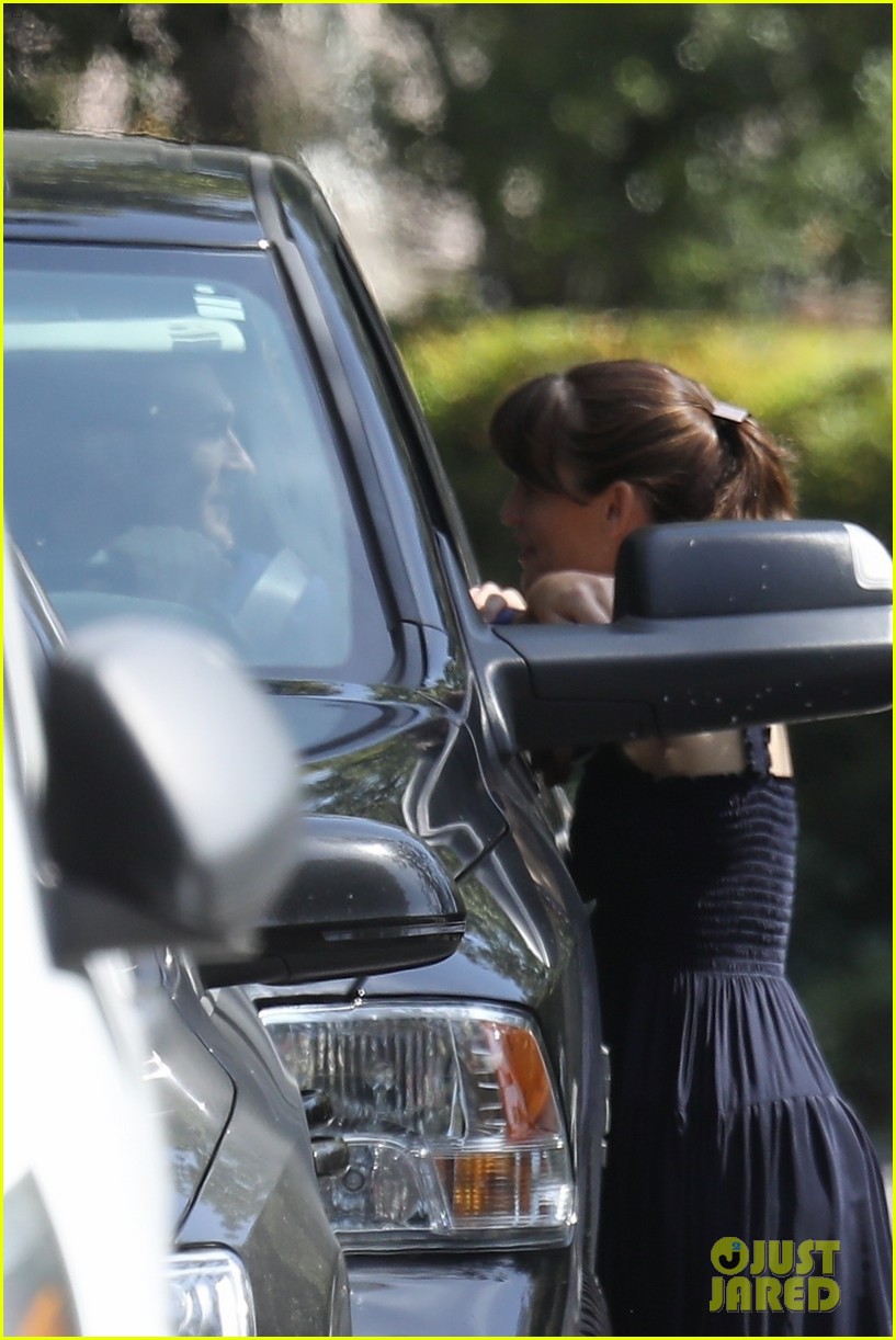 Jennifer Garner Looks Smitten with Boyfriend John Miller While Chatting ...