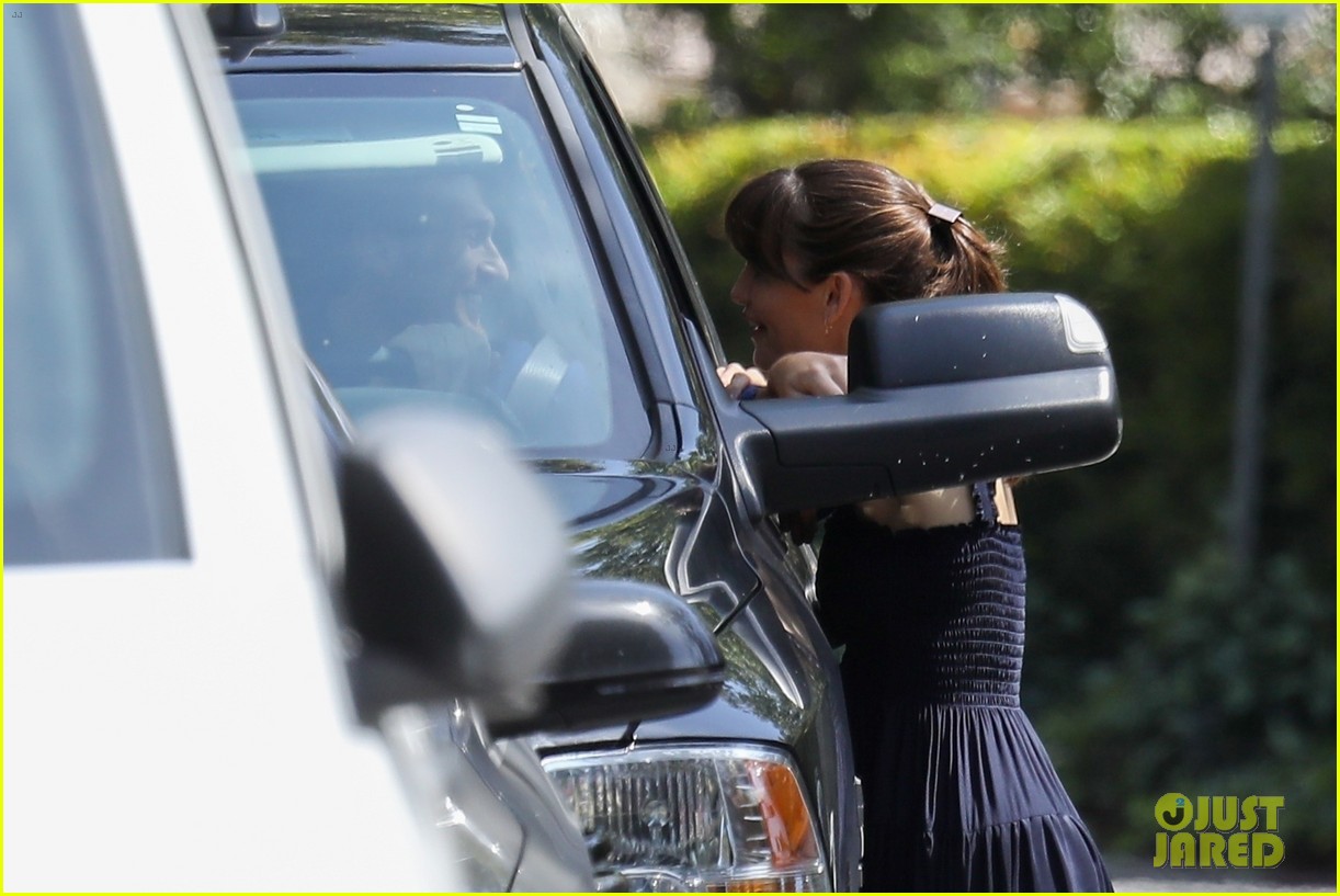 Jennifer Garner Looks Smitten with Boyfriend John Miller While Chatting ...