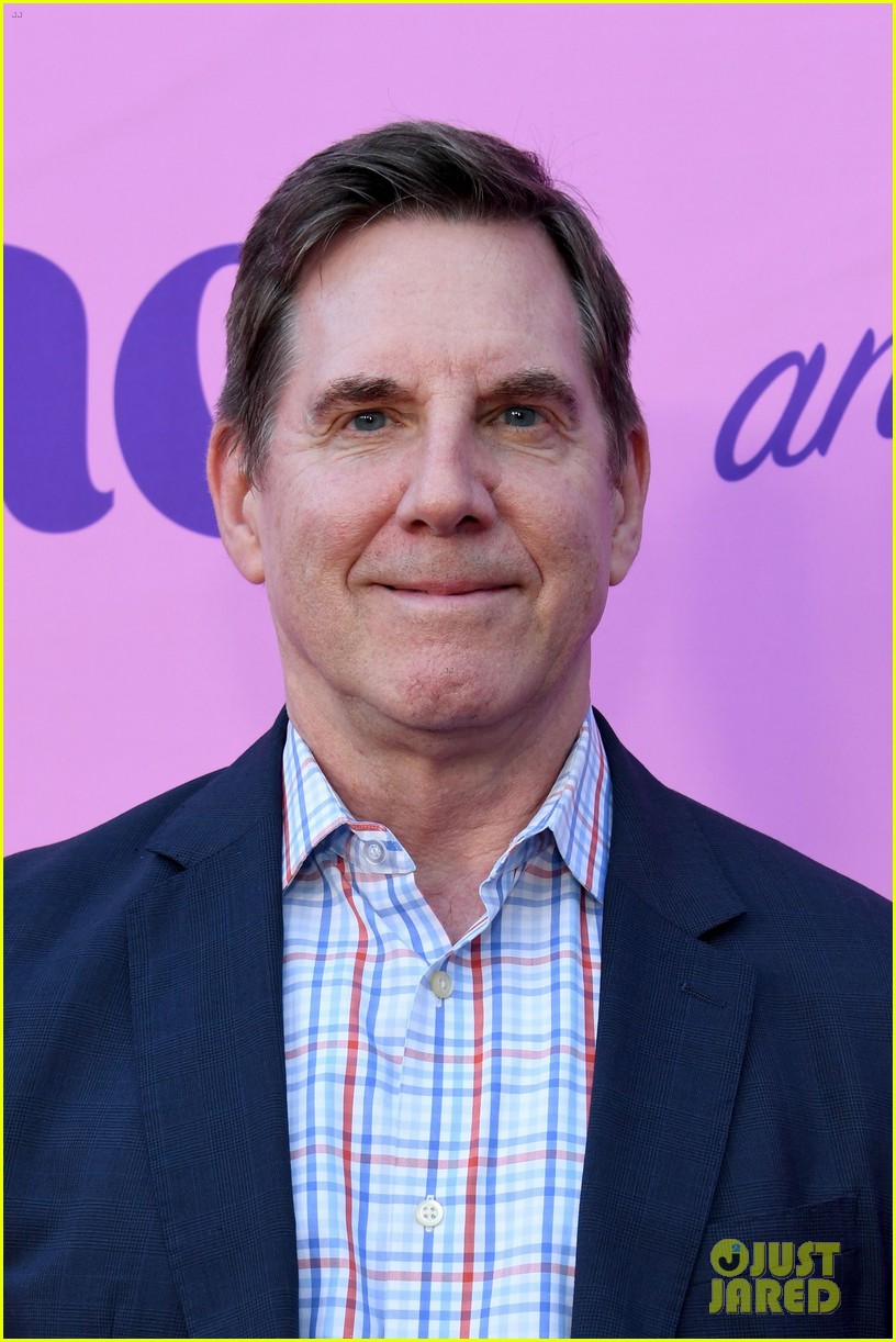 Jane Fonda & Lily Tomlin Hold Hands at 'Grace & Frankie' FYC Event ...