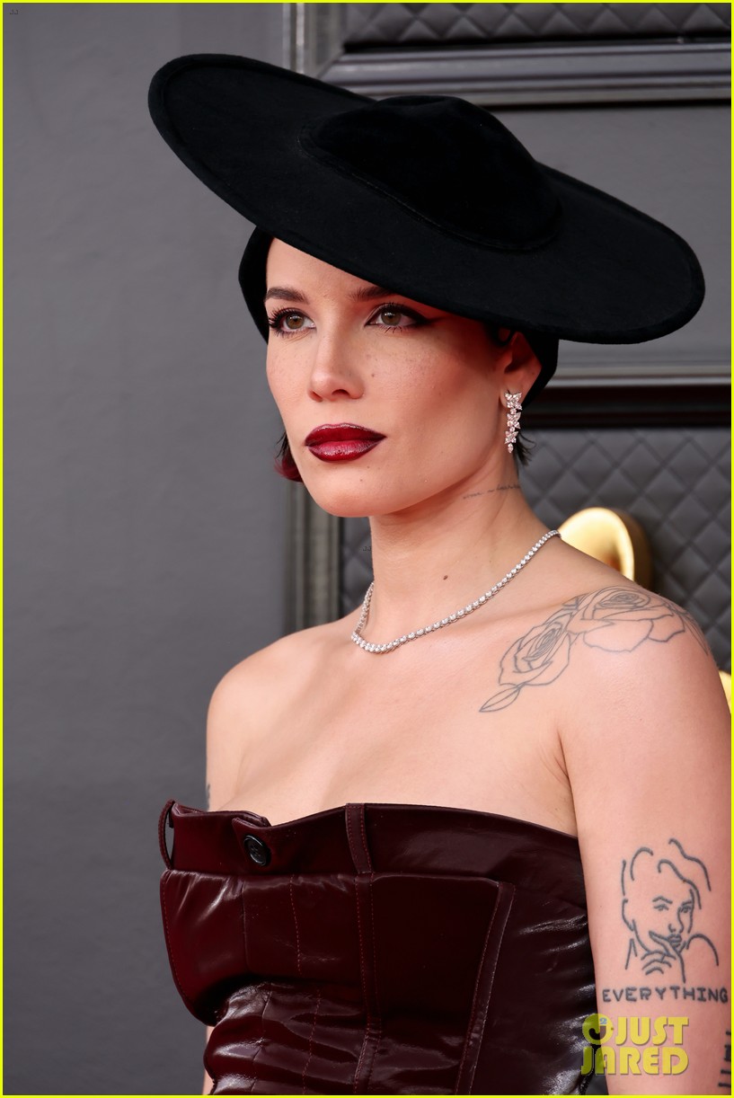 Halsey Hits Grammys 2022 Red Carpet Days After Undergoing Surgery ...