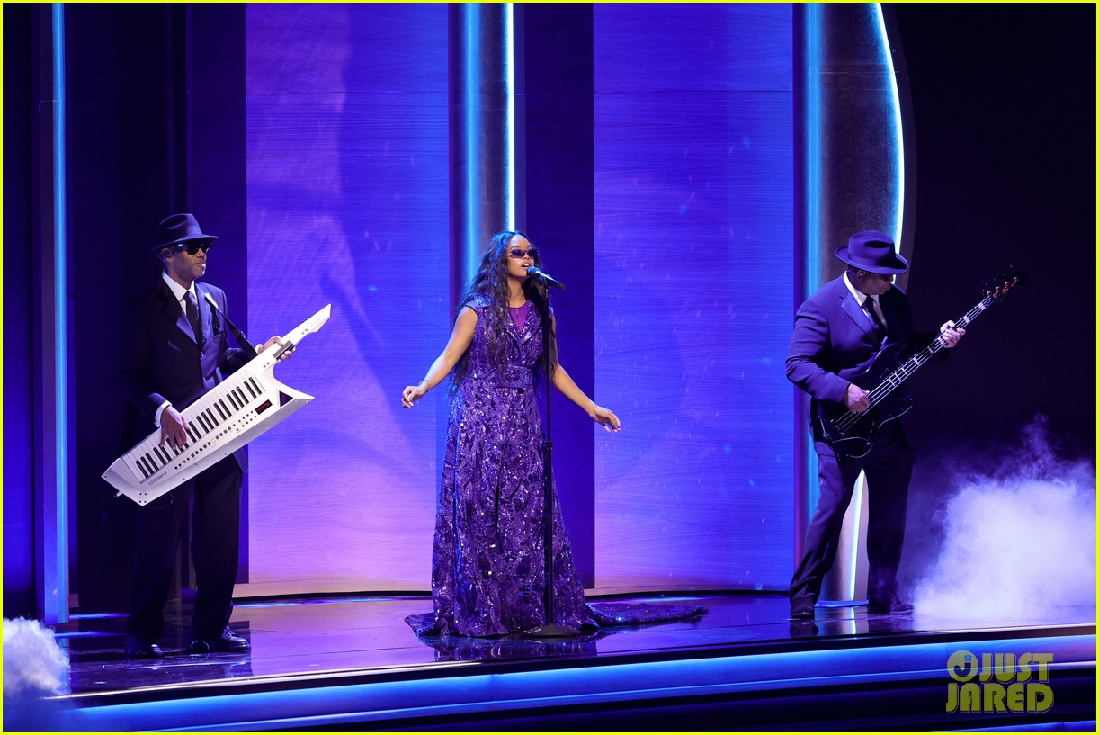 H.E.R. Performs Rock Medley with Lenny Kravitz & Travis Barker at ...