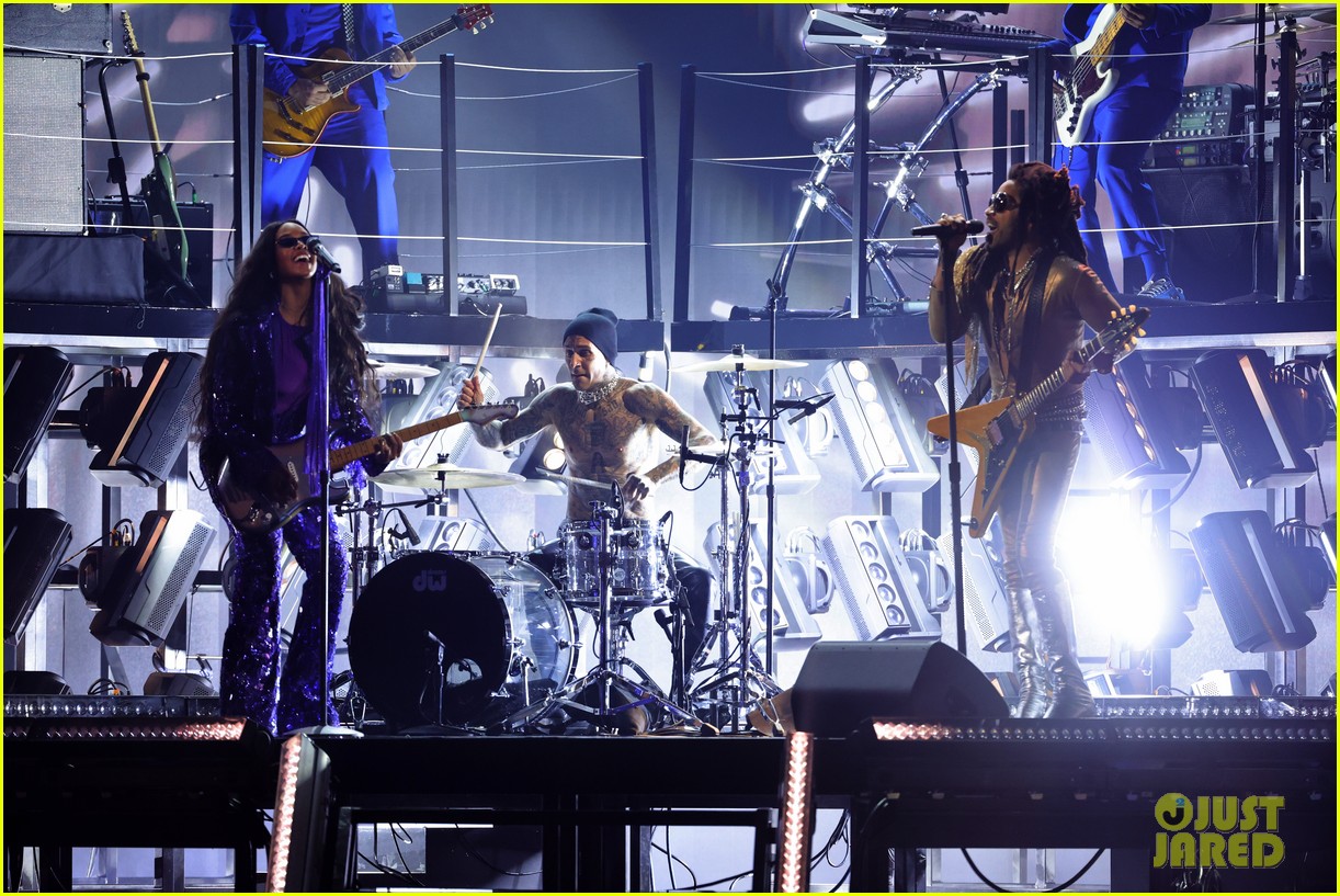 H.E.R. Performs Rock Medley with Lenny Kravitz & Travis Barker at ...