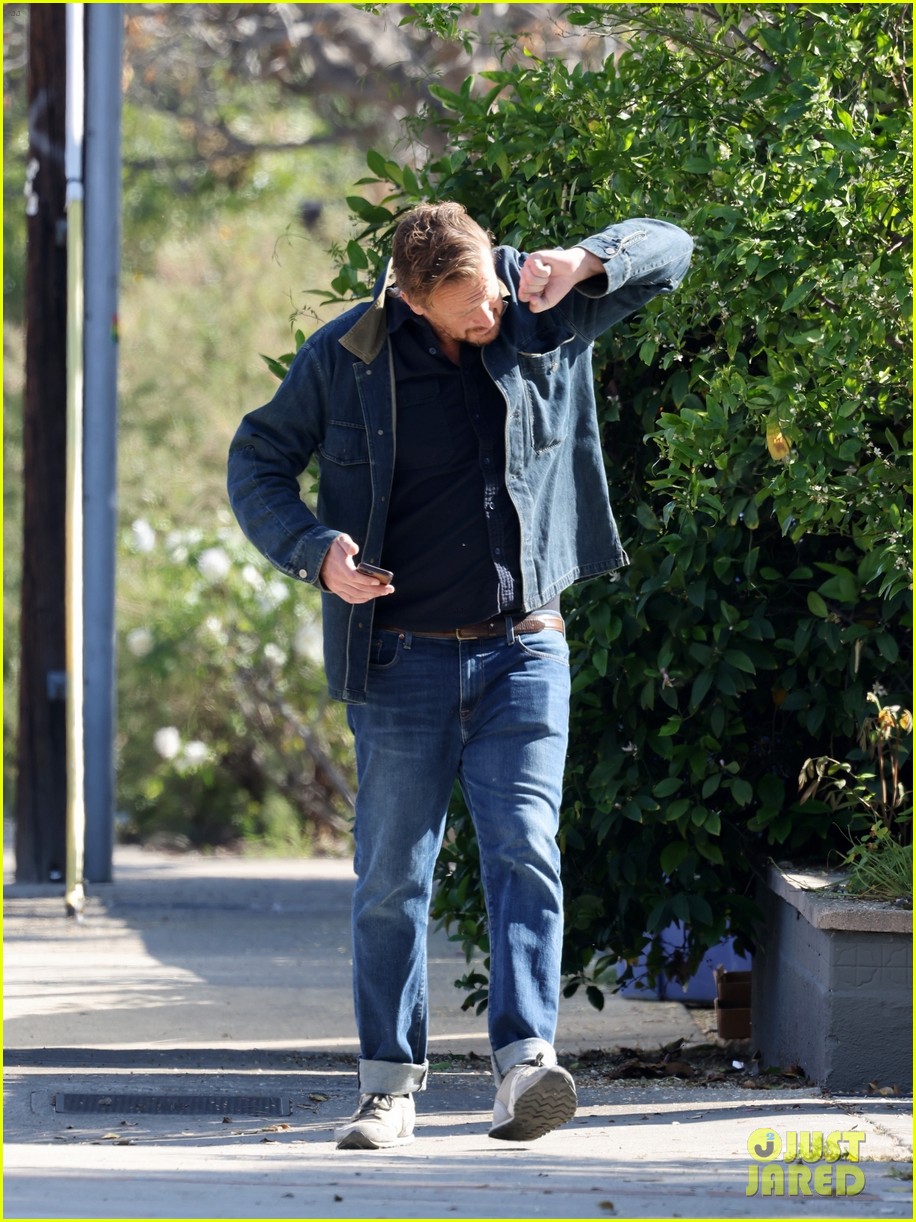 Photo: jason segal grabs coffee in ojai 101 | Photo 4741234 | Just Jared