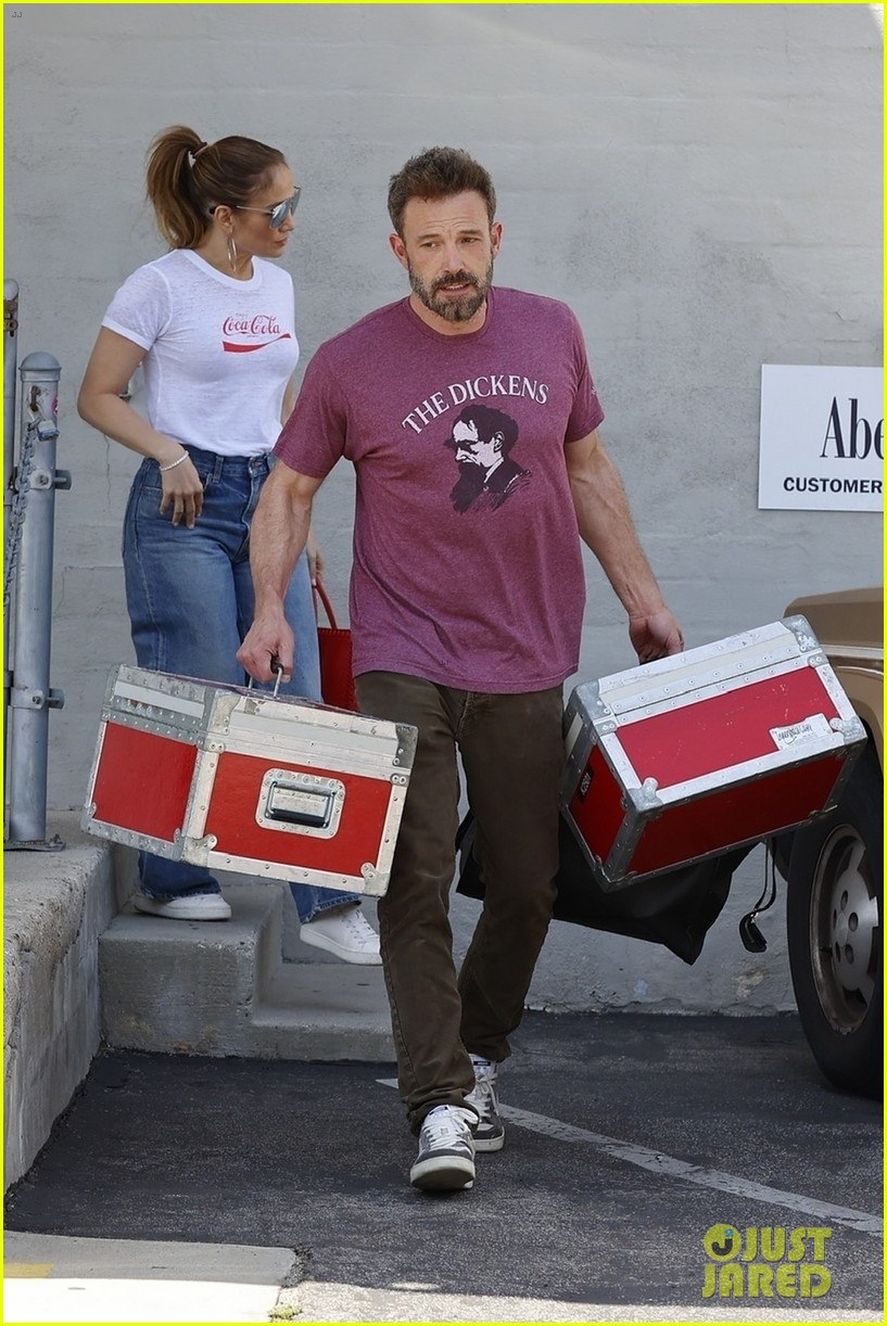 Jennifer Lopez & Ben Affleck Pick Up Some Filming Equipment While ...