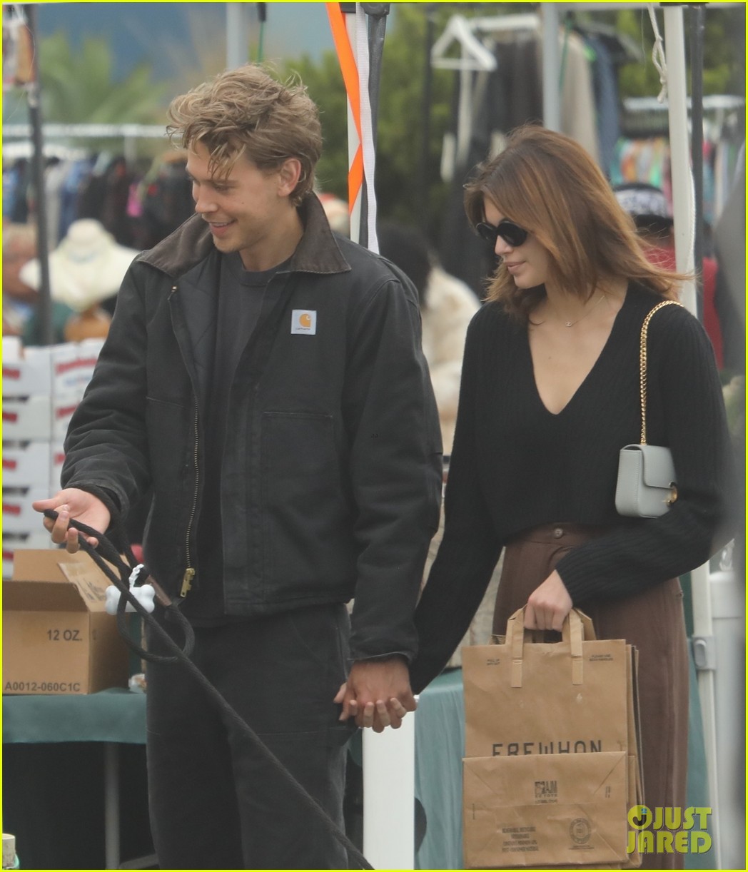Kaia Gerber & Austin Butler Hold Hands During a Trip to the Farmer's ...
